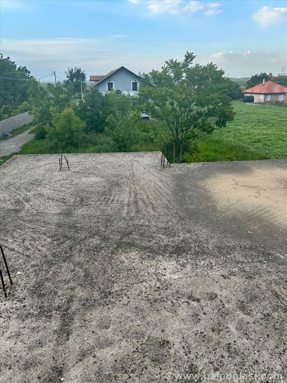 Plac sa zapocetom kucom Surcin | Halo Oglasi