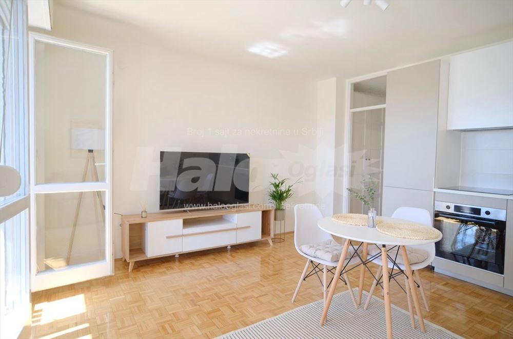 Potpuno nameštena garsonjera na Liman 4. | Halo Oglasi