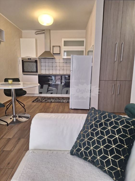 Dvosoban stan, Banatska 20, Zemun (Novi Grad) | Halo Oglasi