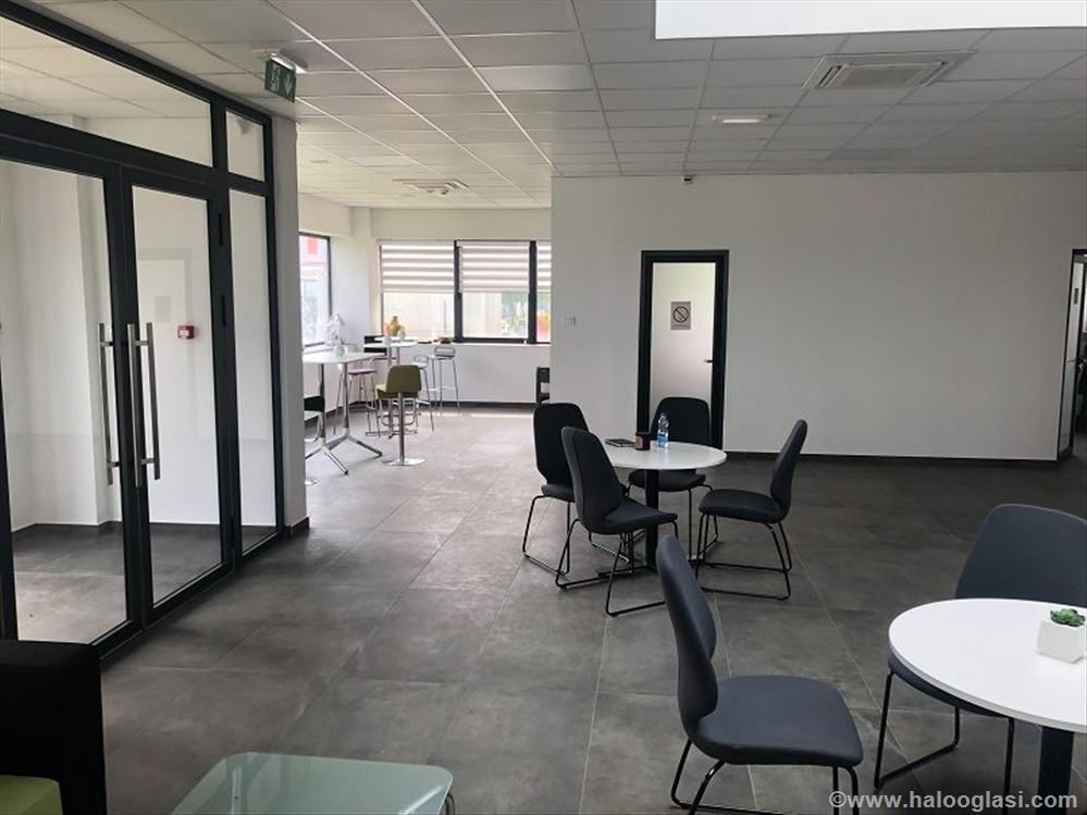Novosadski autoput poslovna zgrada 2000m2 | Halo Oglasi