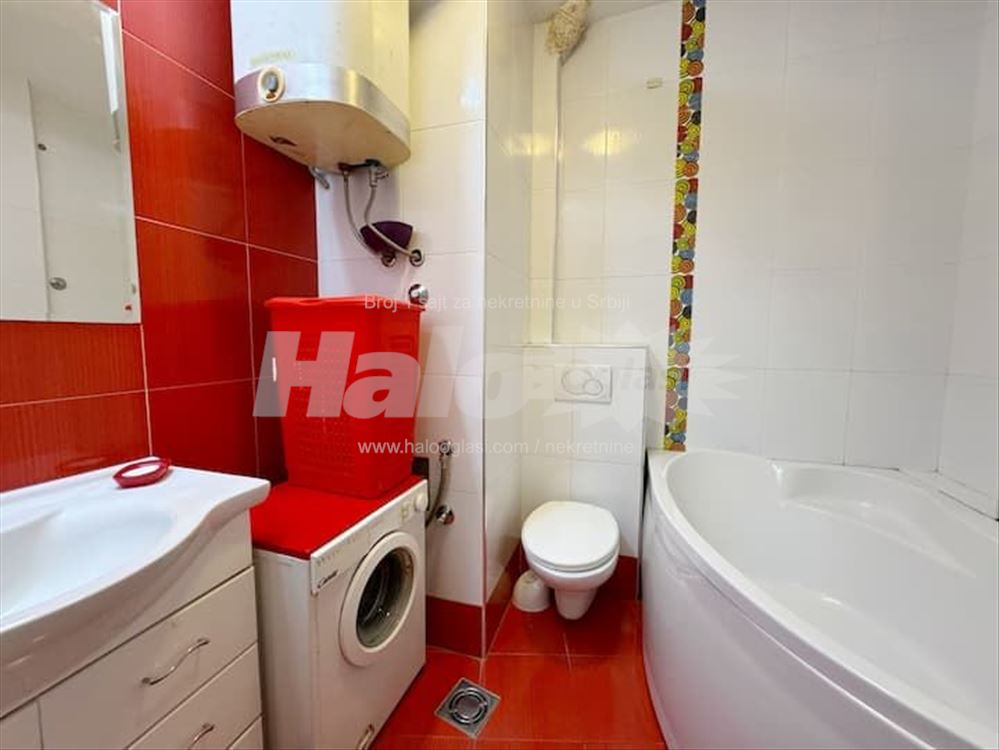 Vukov spomenik - Ruzveltova - TC Zira | Halo Oglasi