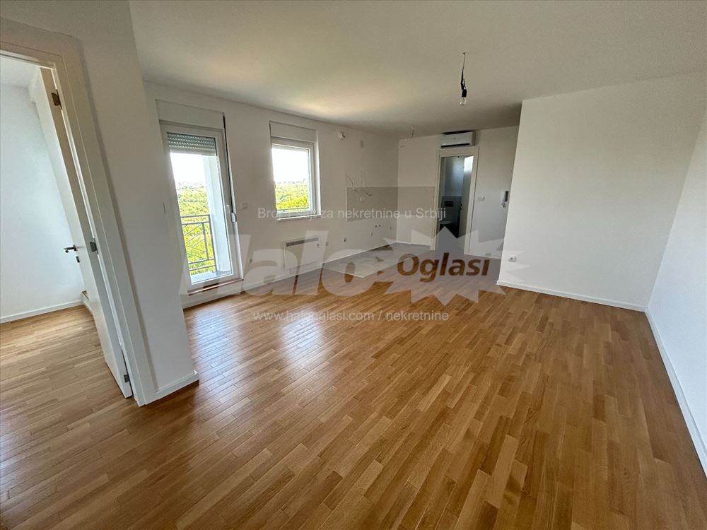 Ladno brdo 57m2 2.5 | Halo Oglasi