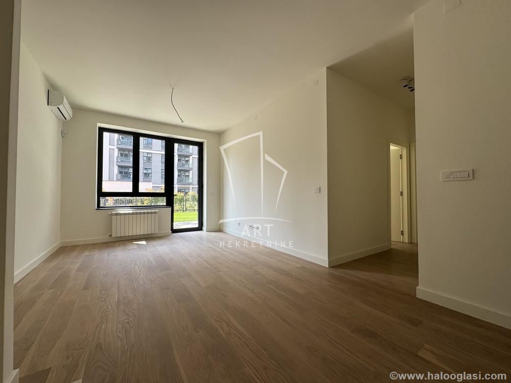 BW Eterna, sa baštom ID#11178 | Halo Oglasi