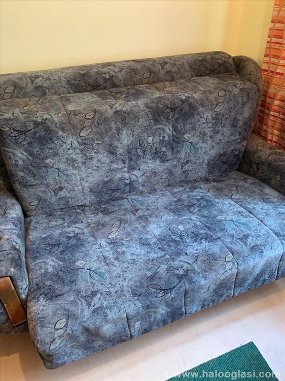 Prodajem dva dvoseda oba 3500 din | Halo Oglasi