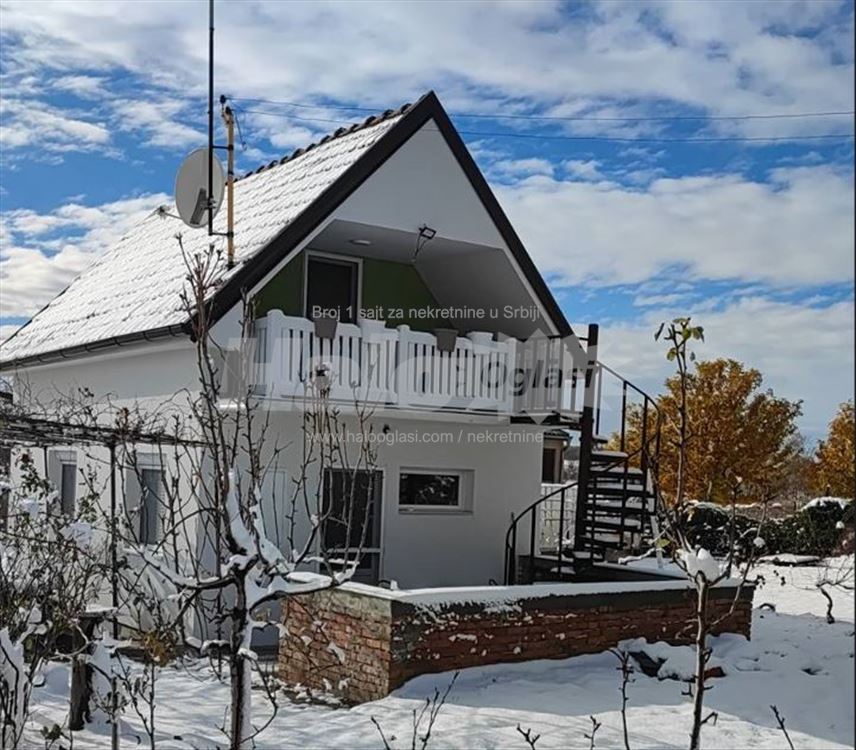 Vikendica Fruška Gora (Vizić) 62m2, 8,5a | Halo Oglasi