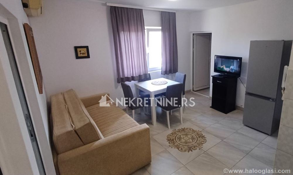 3.0 Trosoban Krnjaca | Halo Oglasi