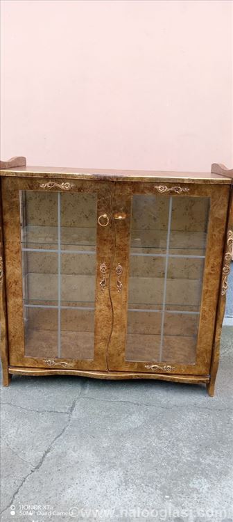 Stilska dekorativna staklena vitrina očuvana | Halo Oglasi