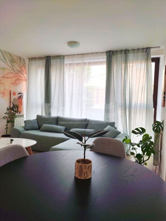 Studio apartment/Garsonjera na Djeram pijaci | Halo Oglasi