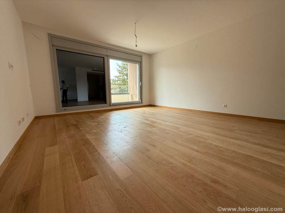 Autokomanda, lux, novogradnja, garaža, ID 24490 | Halo Oglasi