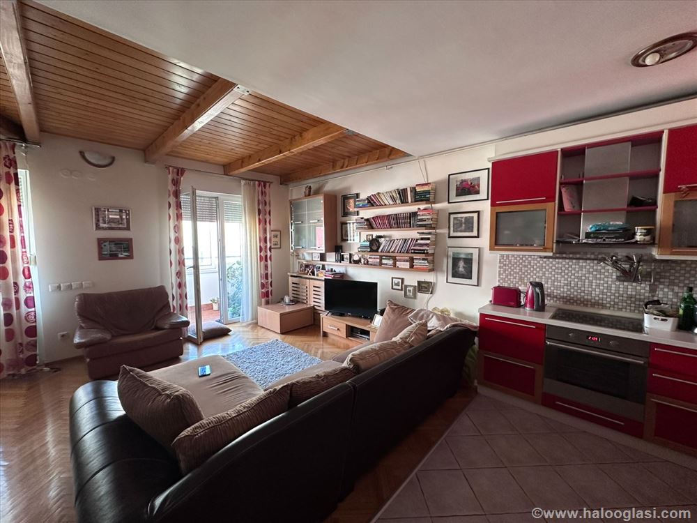 Trosoban stan, dupleks, odlična lokacija | Halo Oglasi