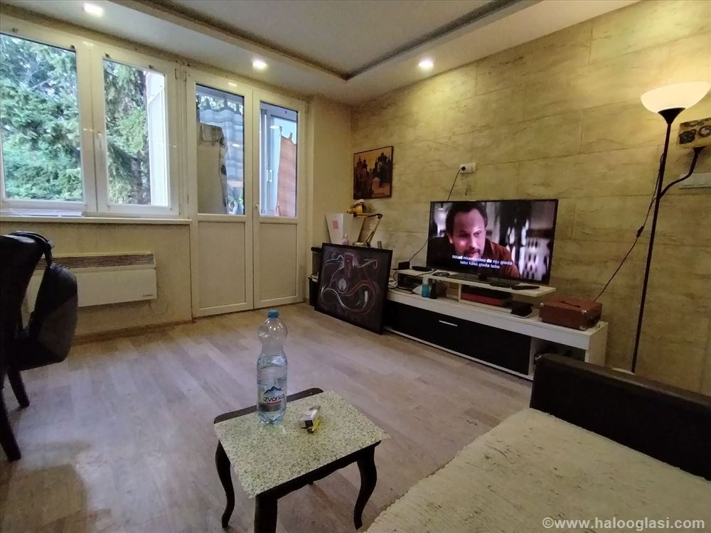 Cerak - Filmski grad, lep 2.0 stan | Halo Oglasi