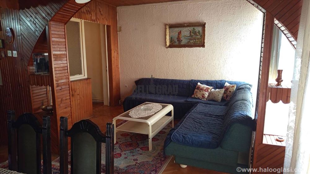 Belegiš kuća i velik plac od 29ari | Halo Oglasi