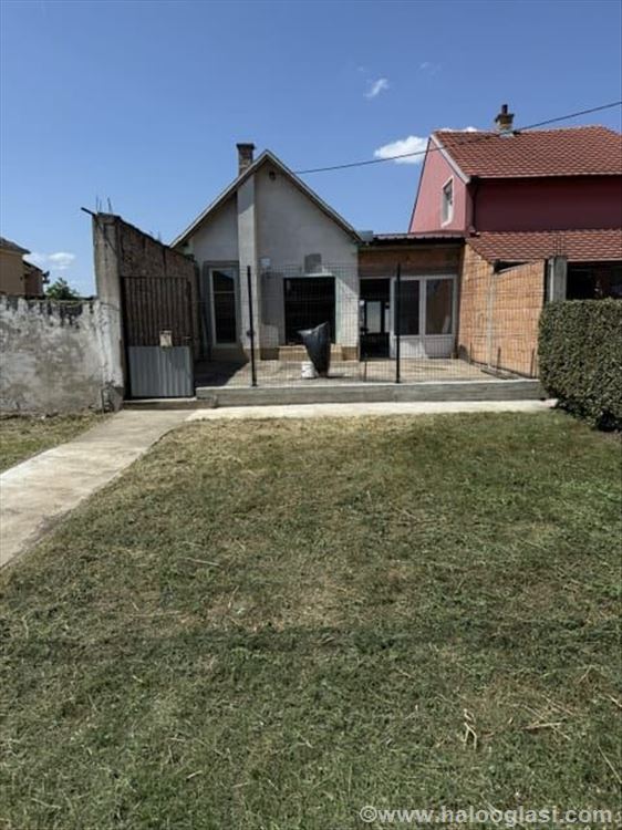 Starcevo kuca 52+30m2 na 3.5 ari placa | Halo Oglasi