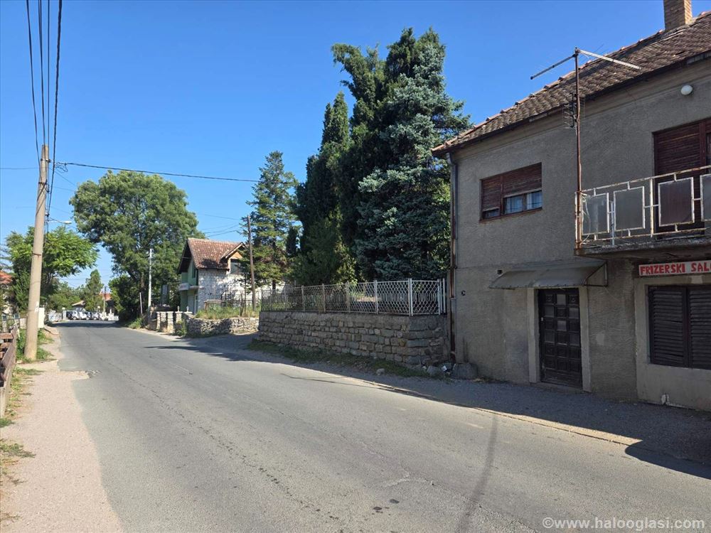 RIPANJ centar, kuća sa 2 lokala i stanom, useljivo | Halo Oglasi