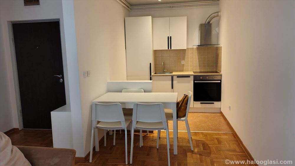 1.5 nov Konjarnik | Halo Oglasi