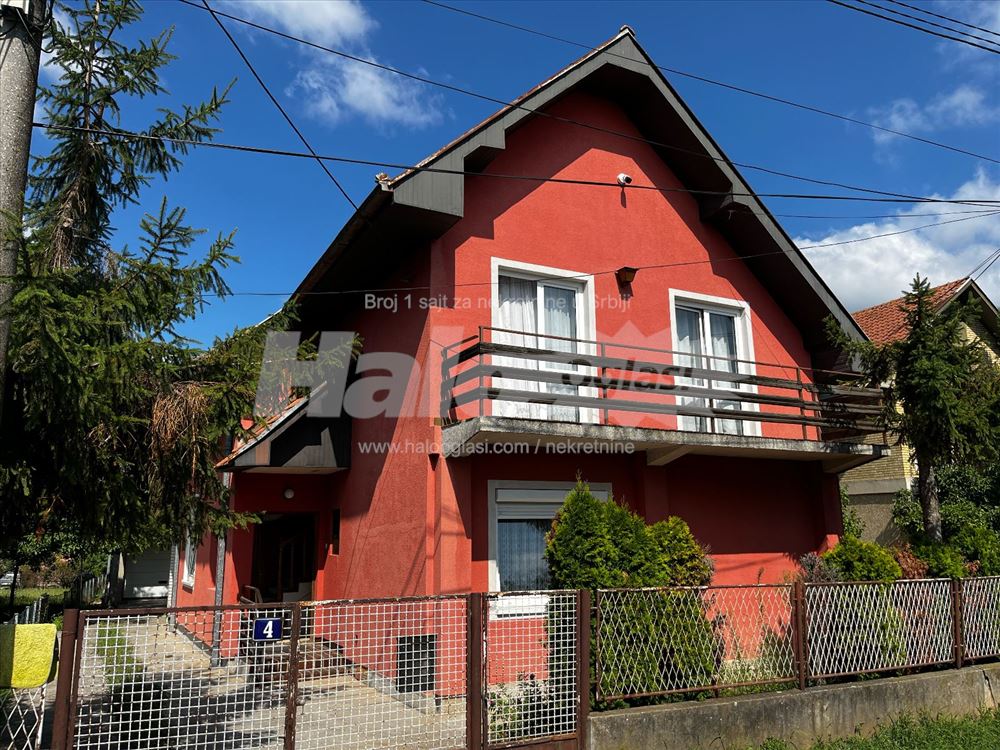 Prodaja 2 kuce u Mladenovcu,Beograd | Halo Oglasi