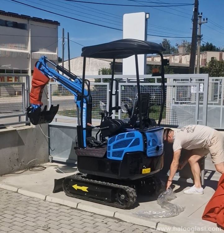 Mini bager 1.5t | Halo Oglasi