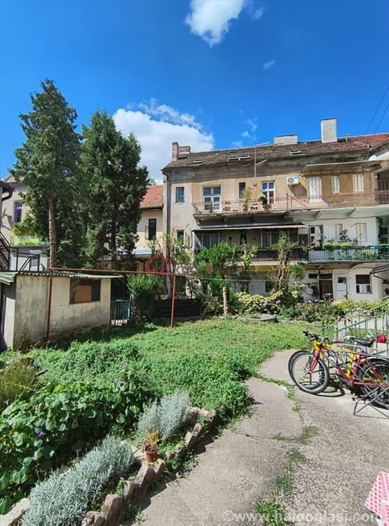 Kej oslobođenja. Studio sa dvorištem. Niske režije | Halo Oglasi