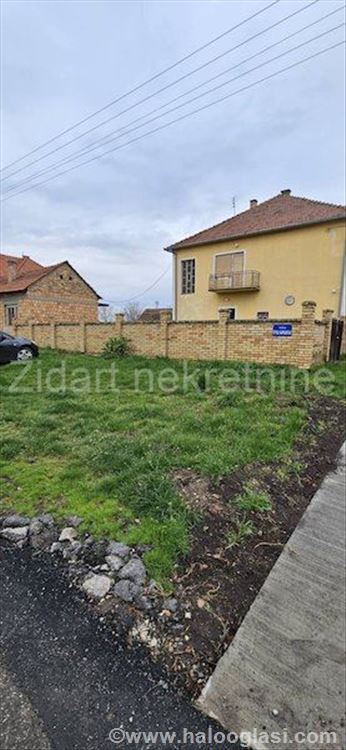 Belegiš, centar kuća 228m2 plac 13 ari | Halo Oglasi