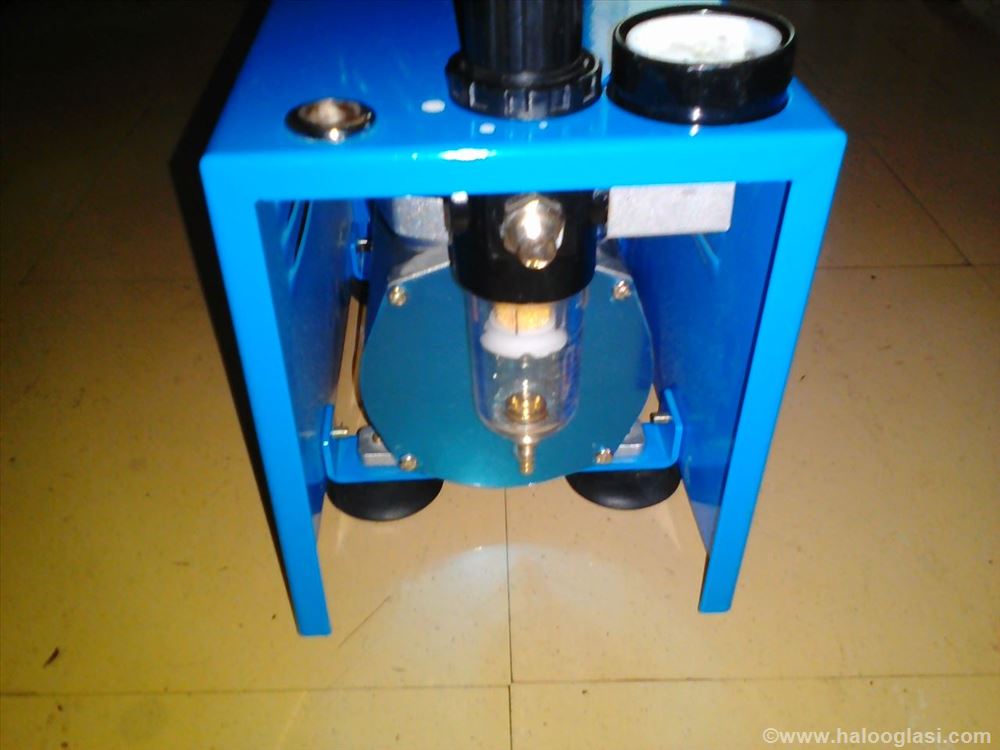 Mali air brush kompresor NEKORIŠĆEN | Halo Oglasi