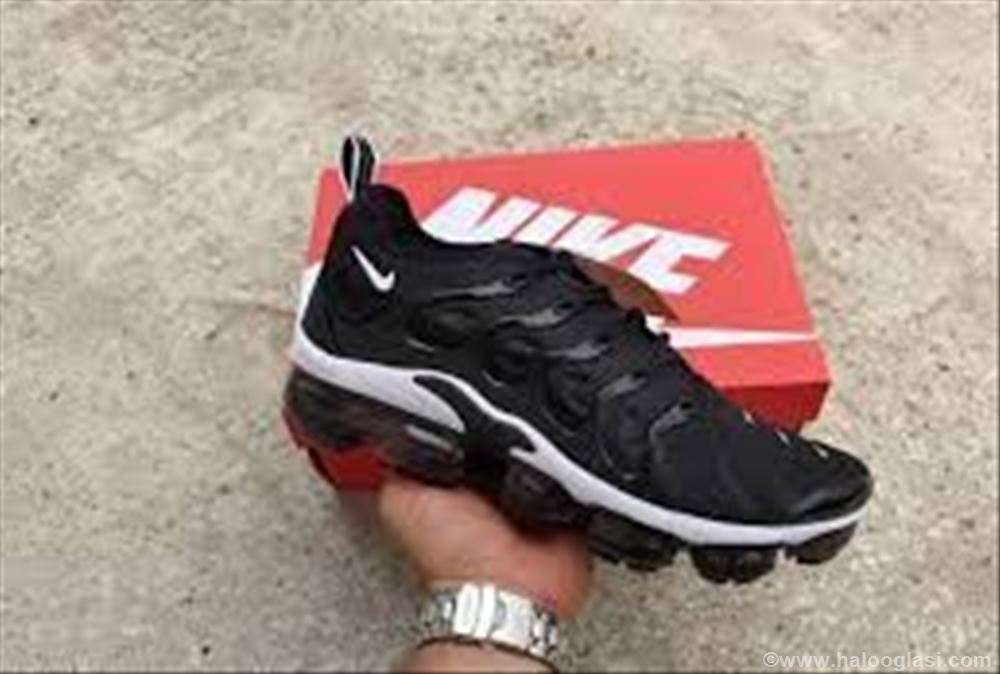 Nike Air VaporMax Plus Overbanding Black | Halo Oglasi