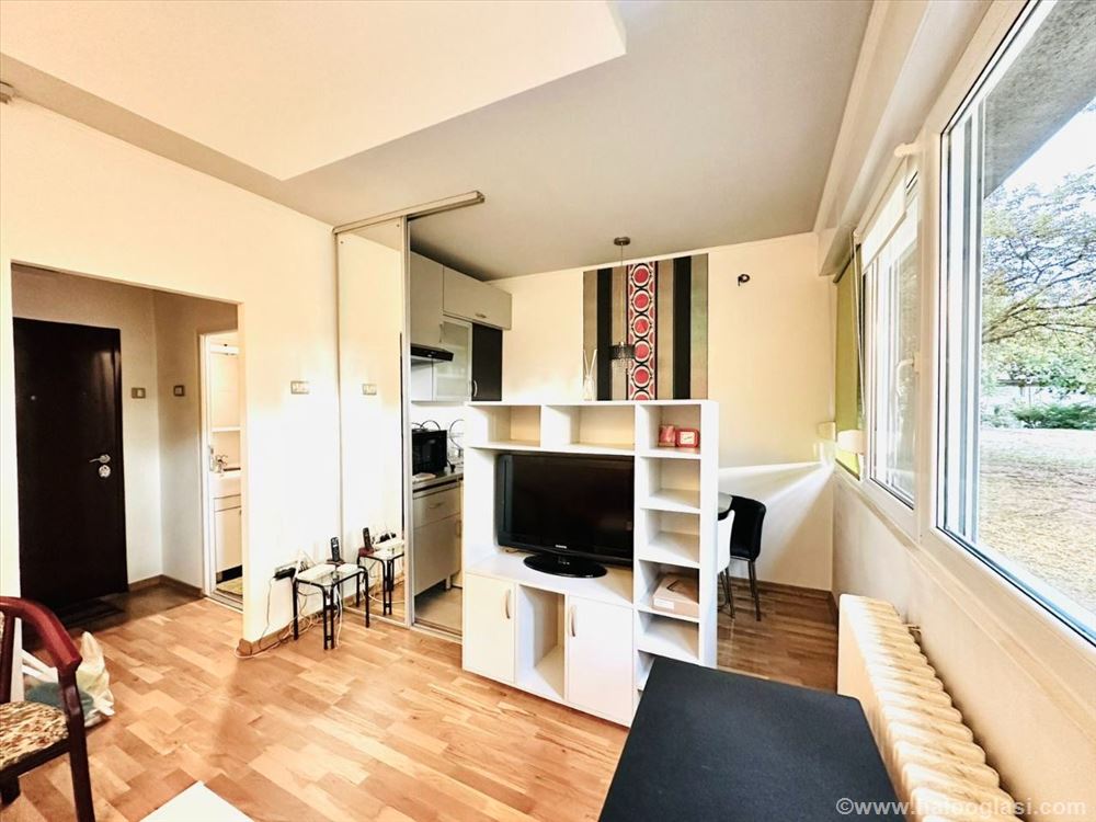 Novi Beograd, Stari Merkator, 21m2 | Halo Oglasi