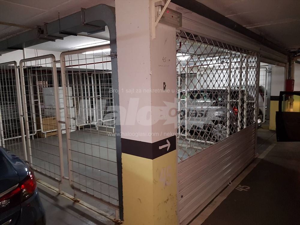 Garaža Sarajevska Višegradska 20 m2 sa rolovratima | Halo Oglasi