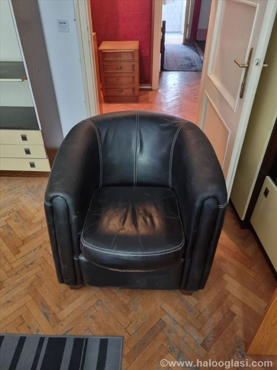 Fotelja vestacka koza bez razvlacenja ,ocuvana..Pr | Halo Oglasi