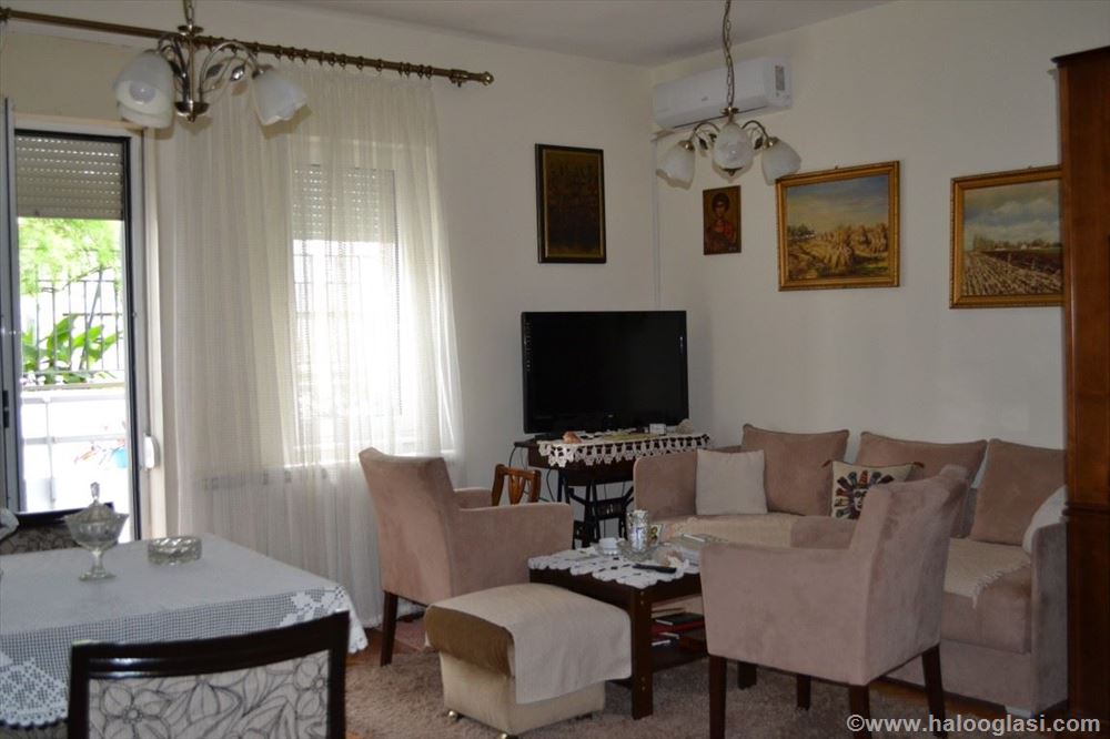 Autokomanda 143m2 5.0 sa garažom | Halo Oglasi