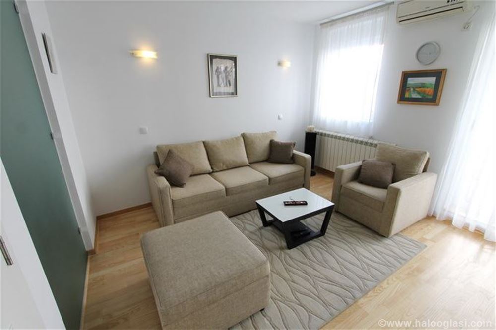 Svetao stan kod Djeram pijace, garaža, ID 8472 | Halo Oglasi
