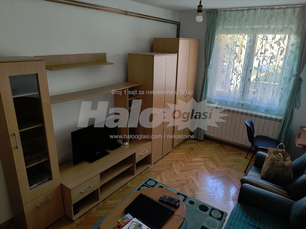 Autokomanda, jednosoban, namešten | Halo Oglasi