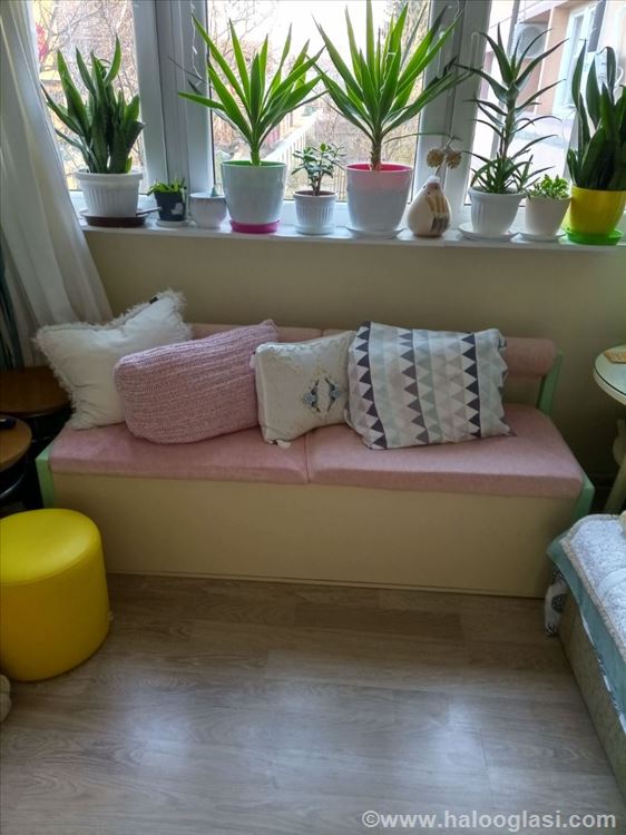 Sofa ,jedinstvena sa sanducima za stvari.Puno drvo | Halo Oglasi