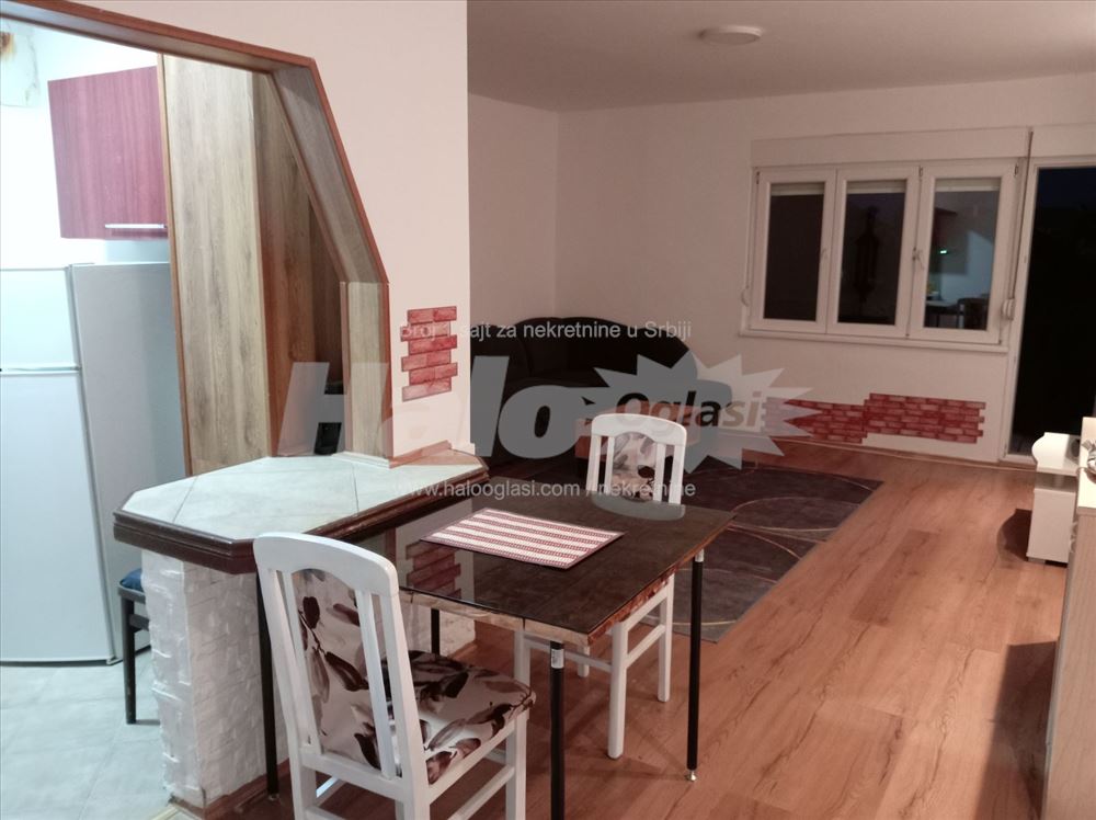 Dva stana u kuci | Halo Oglasi