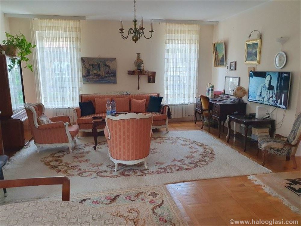 Autokomanda 208m2, renovirana, uknjižena, bašta | Halo Oglasi