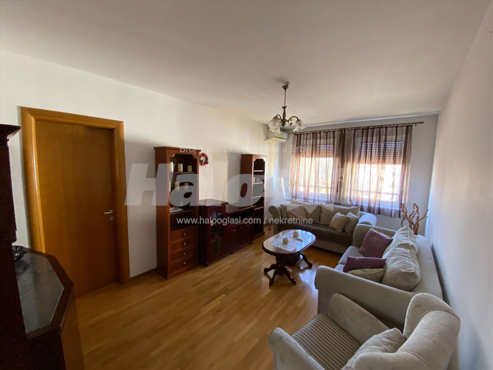 Stan kod Djeram pijace 60m2 - opcija Garaže | Halo Oglasi
