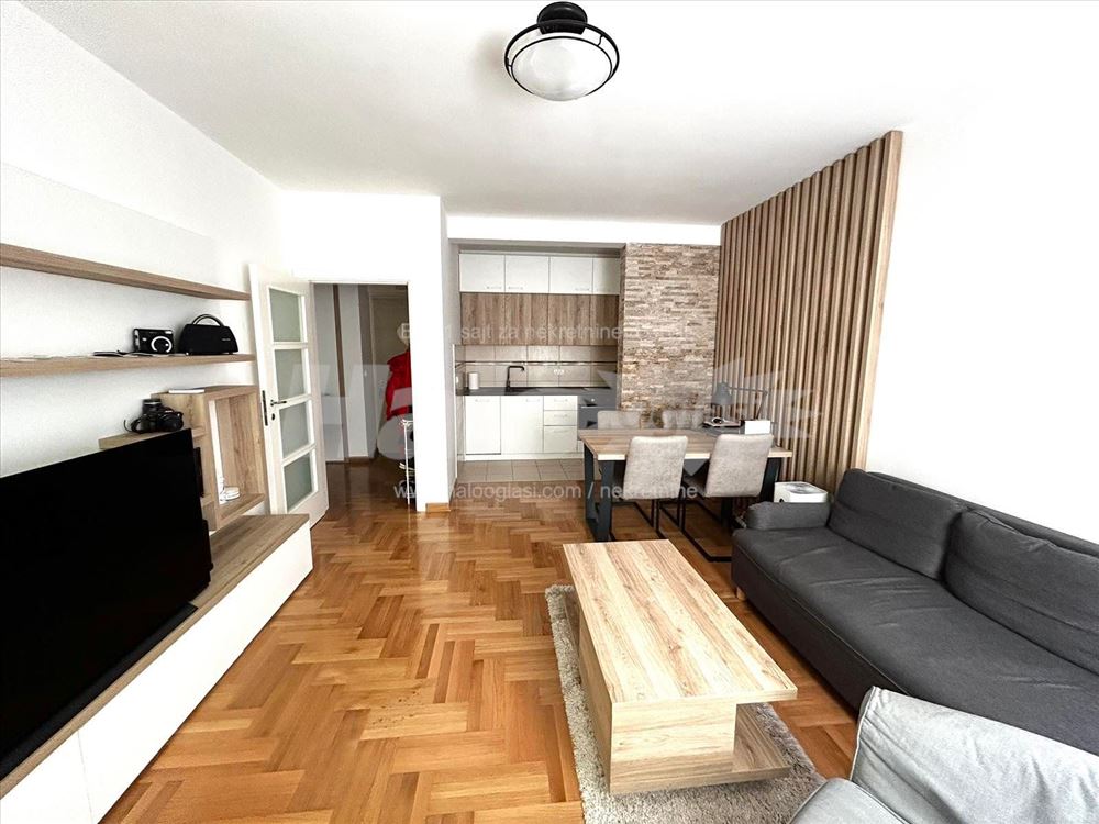 Novo opremljen 2.0 stan srce Vračara | Halo Oglasi