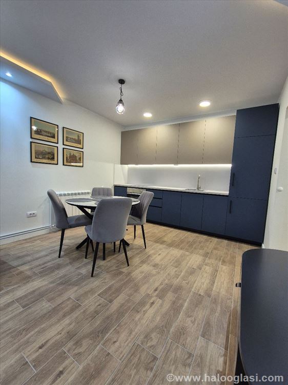 Centar 3.0 renoviran, namešten II sprat, Cg | Halo Oglasi