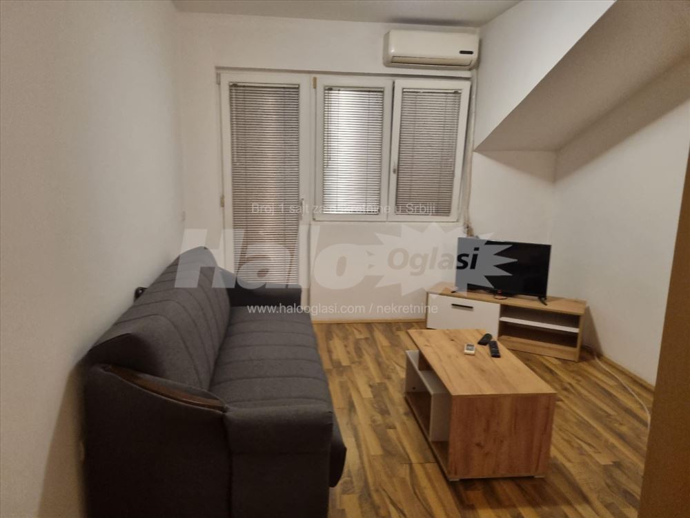 Borča-centar lep stan, 100m od stanice 95 | Halo Oglasi
