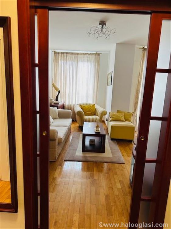 Zemun centar 50m2, kompletno namesten | Halo Oglasi