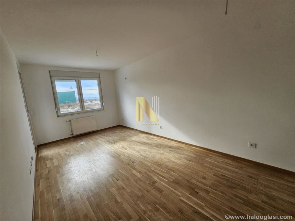 Nov, prazan stan u kompleksu Square garden | Halo Oglasi