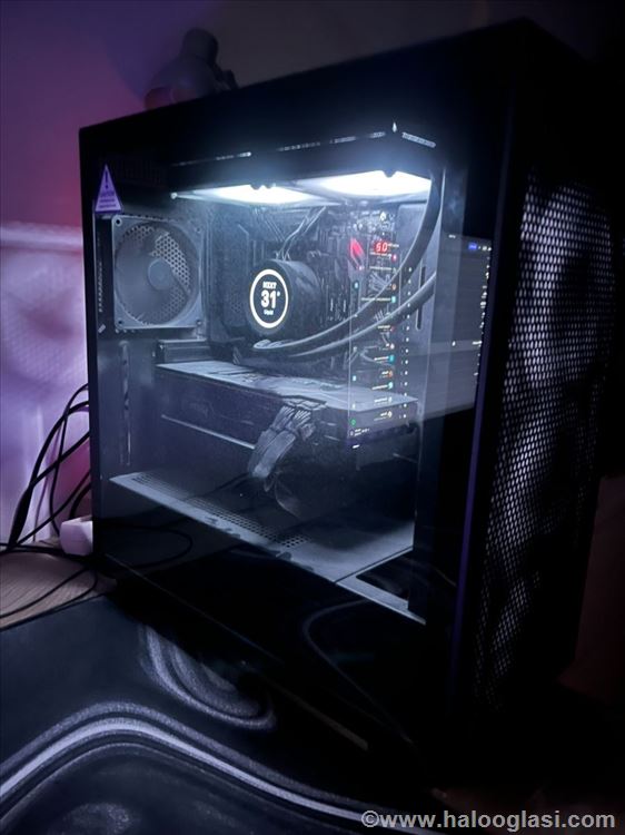 Gaming kompjuter Ryzen 7 9800X3D + POKLON | Halo Oglasi