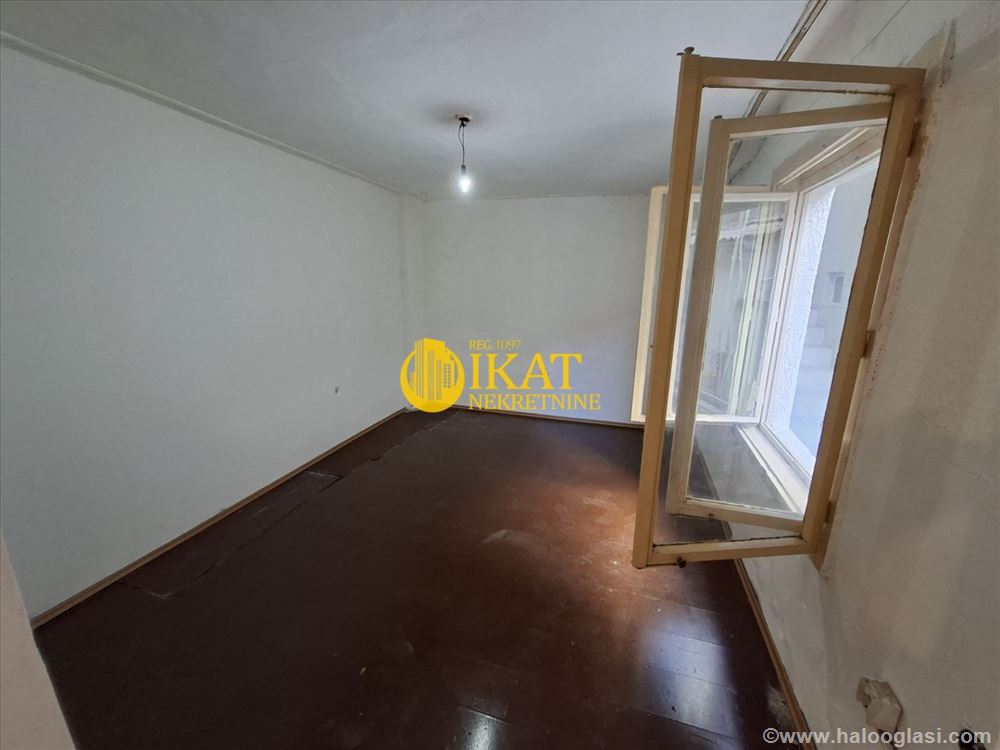 Zvezdara, Đeram pijaca, kuća, 26m2 | Halo Oglasi