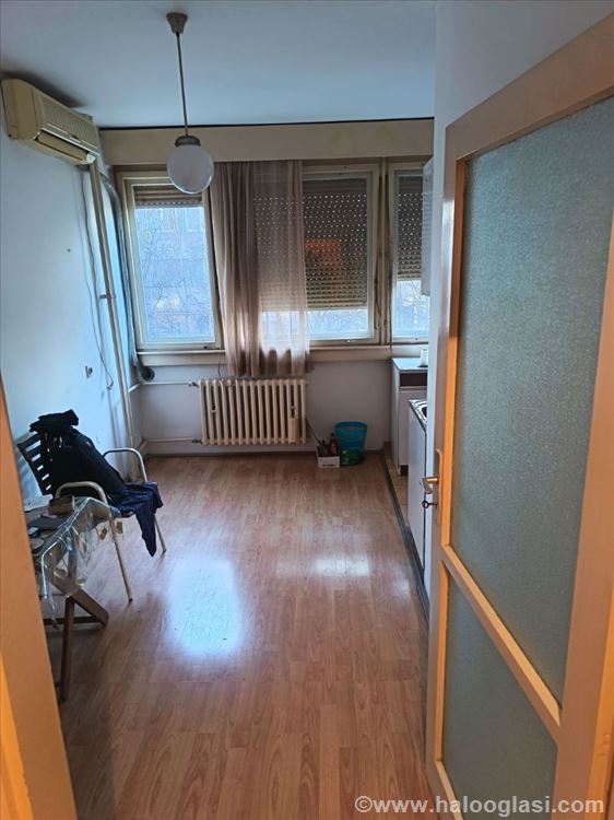 Konjarnik,Ustanička,2.0,57 (L),III,cg,lift,150.000 | Halo Oglasi