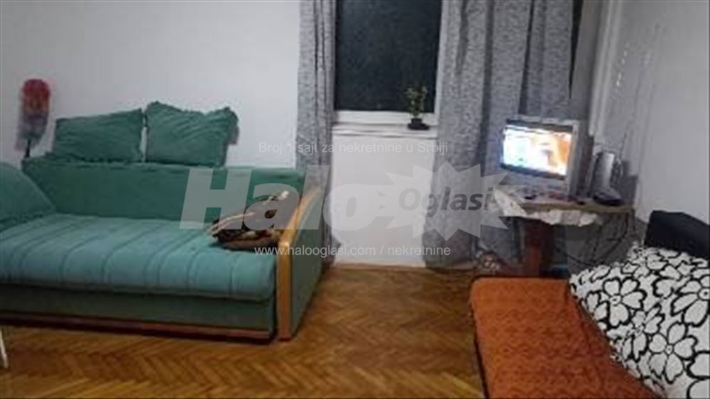 Stan u Zemun Polju, kod pijace | Halo Oglasi