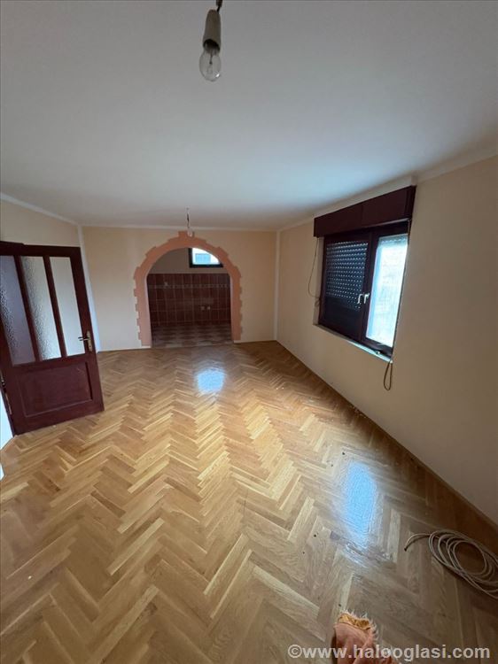 Irig porodicna kuca sa poslovnim objektom 104m2 | Halo Oglasi