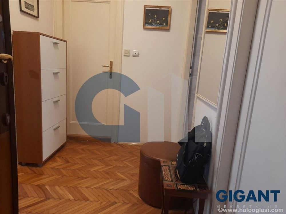 Crveni krst, 62m2, II, cg | Halo Oglasi