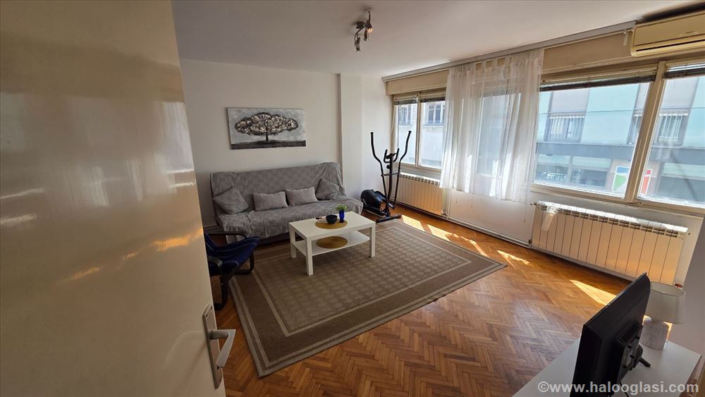 Vračar,Hram,30m2,I/V,CG,uknjižena,retko u ponudi | Halo Oglasi