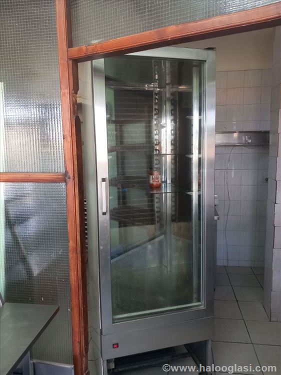 Prodajem 2 frižidera iz pekare 200e po komadu | Halo Oglasi